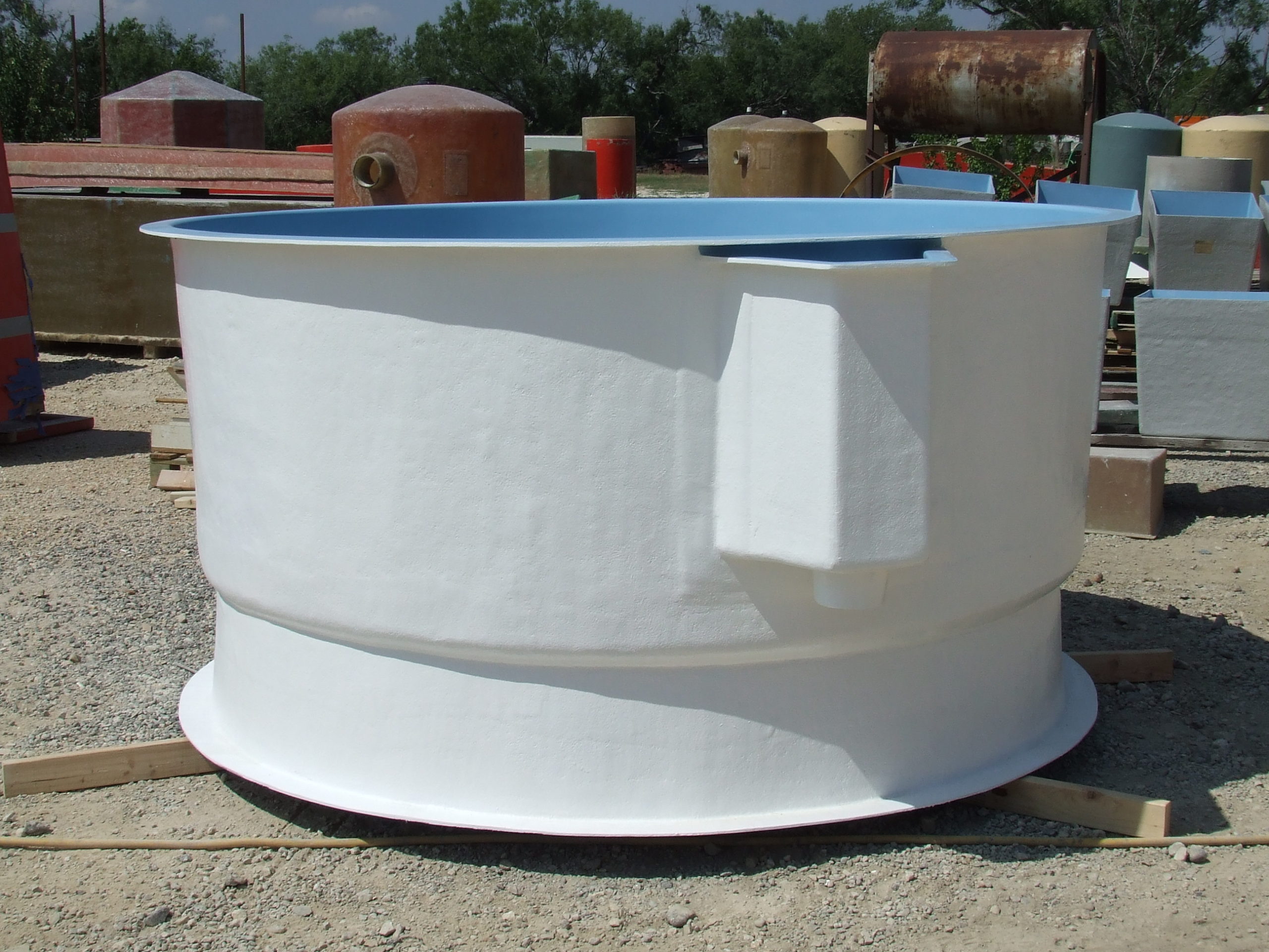 1,050 gal. Round Fiberglass Tank with Flat Bottom - Hydro Composites, LLC