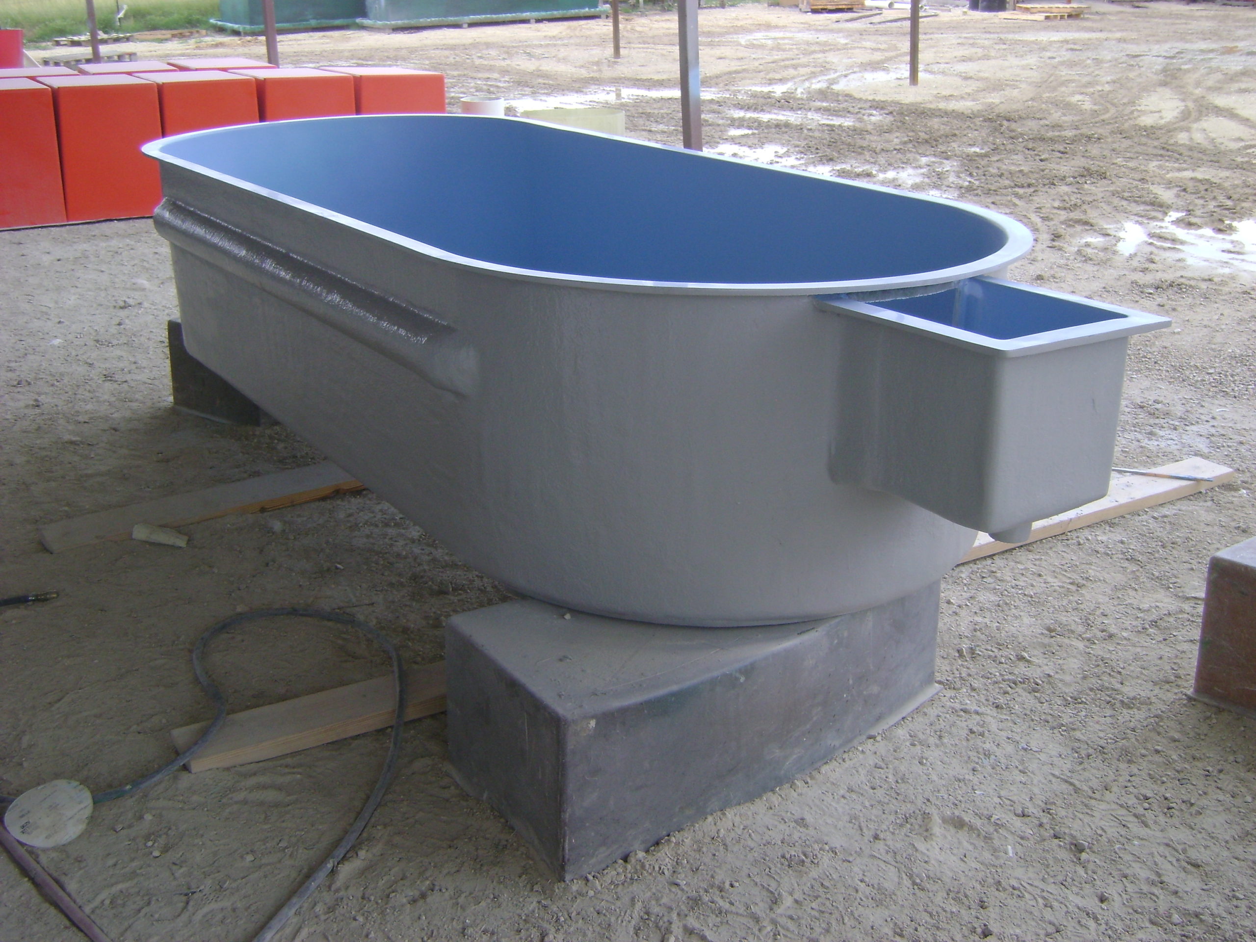 547 gal. Oval Fiberglass Tank - Hydro Composites, LLC