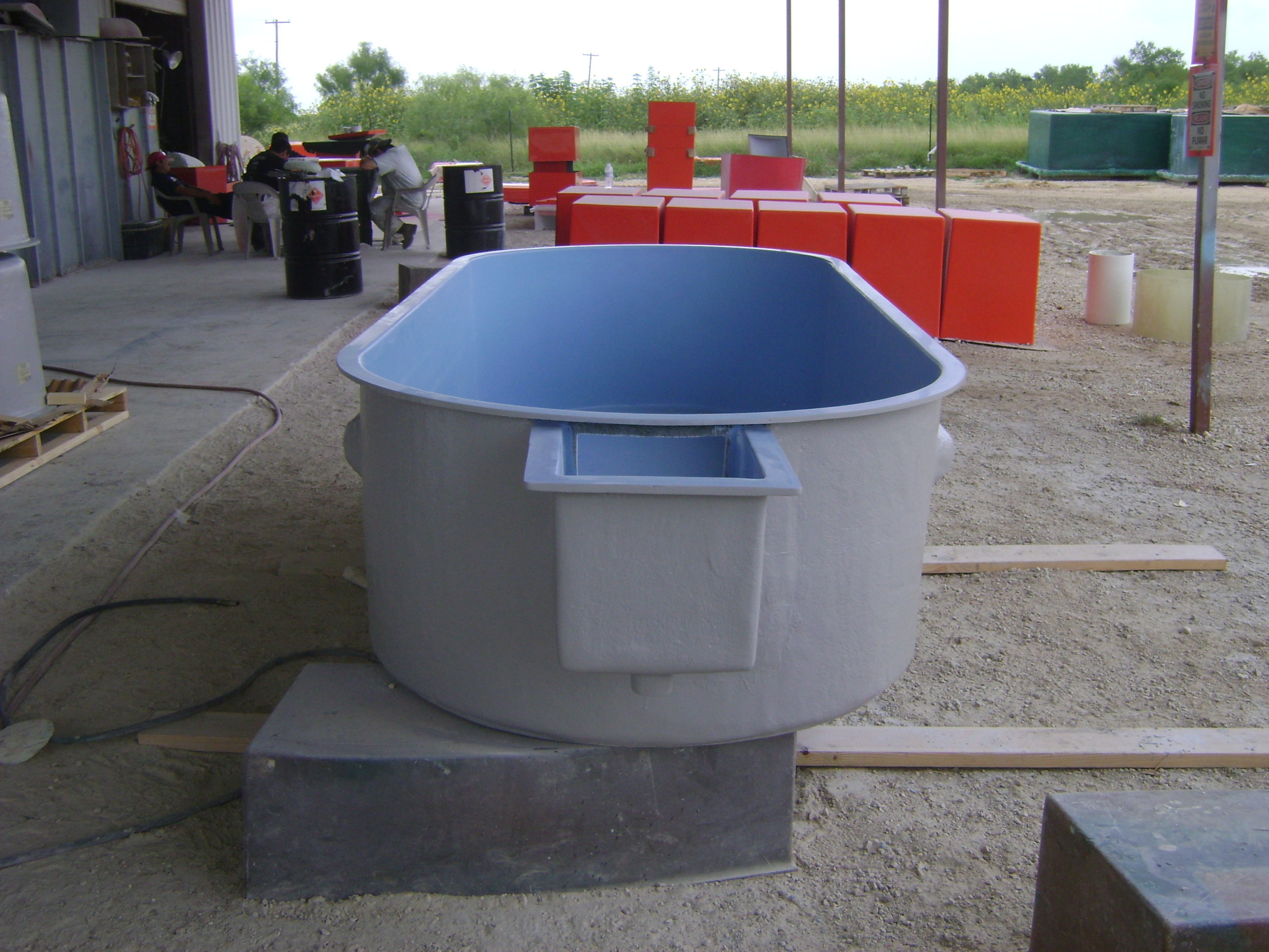 547 gal. Oval Fiberglass Tank - Hydro Composites, LLC